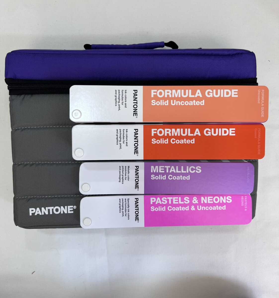 Bảng màu Pantone Solid Guide Set GP1605B mới nhất 2024 - 3255 màu